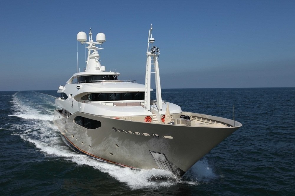 Yacht LIGHT HOLIC, CRN | CHARTERWORLD Luxury Superyacht Charters